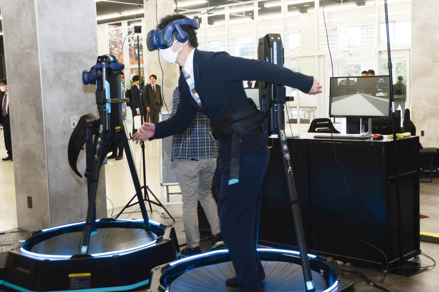 全身を使ってスリルを味わおう！超没入型VR体験エリア｜ゲームで学ぶデジタル教室